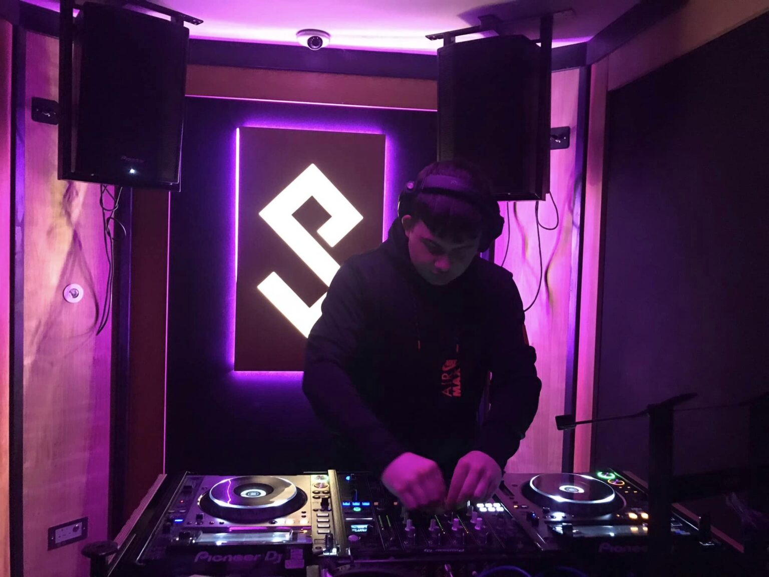 Ultimate Dance Radio - Online Dance Music Radio Station