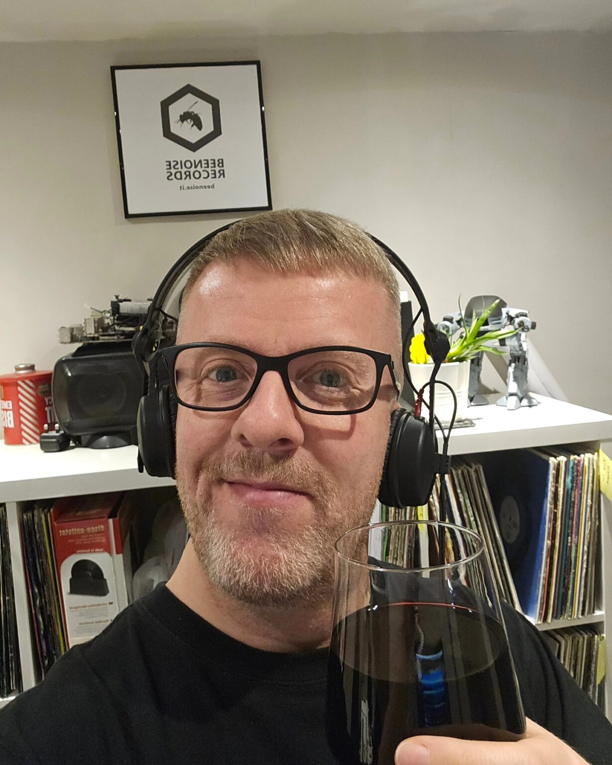 Ultimate Dance Radio - Online Dance Music Radio Station