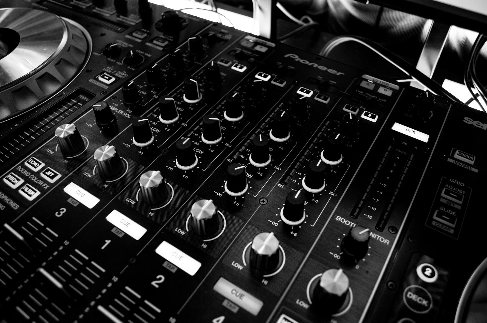 Ultimate Dance Radio - Online Dance Music Radio Station